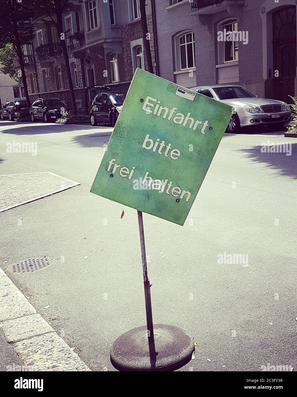 Please keep clear sign hi-res stock photography and images - Alamy