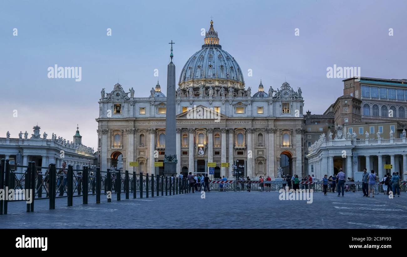 Dusk basilica hi-res stock photography and images - Alamy