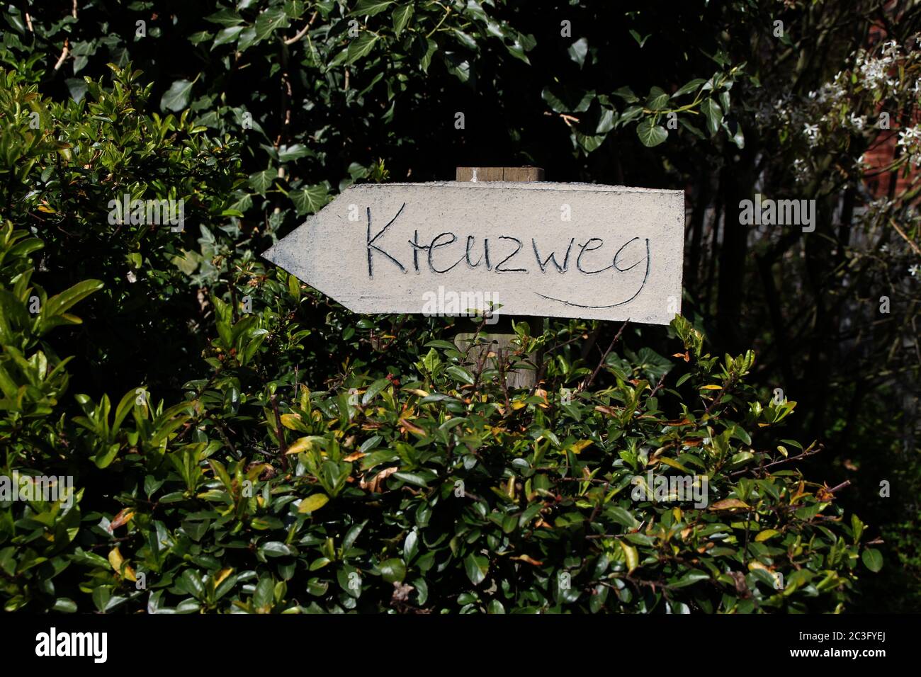 Catholic cross sign hi-res stock photography and images - Alamy