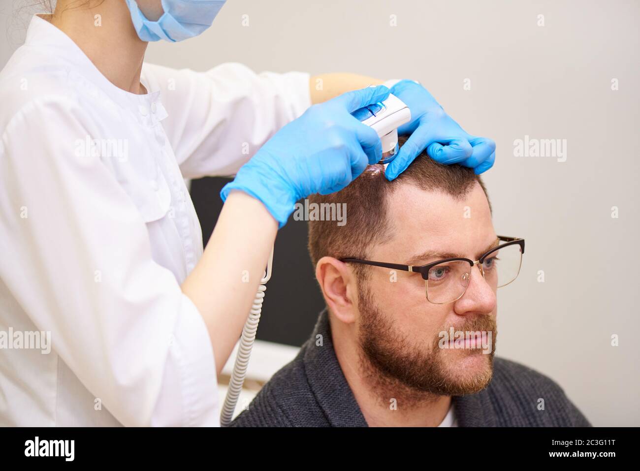 Diagnostic complex for microscopic examination of hair and skin of the ...