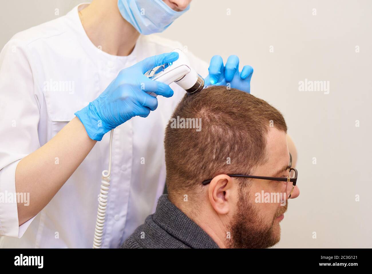 Diagnostic complex for microscopic examination of hair and skin of the ...