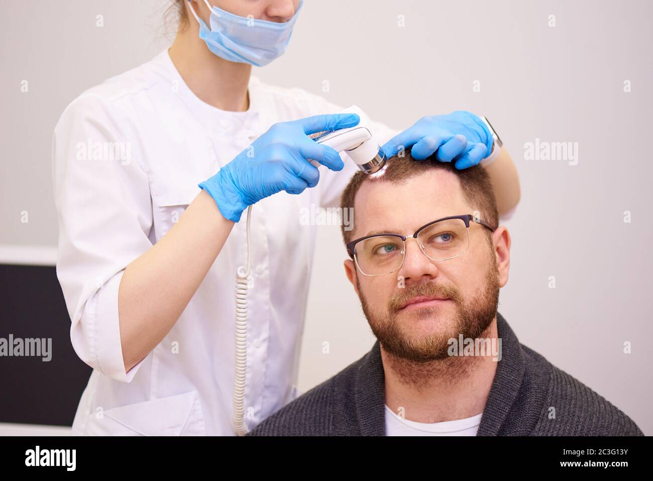 Diagnostic complex for microscopic examination of hair and skin of the ...