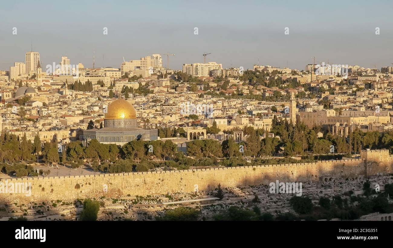 dome of the rock mosque at sunrise in jerusalem Stock Photo - Alamy