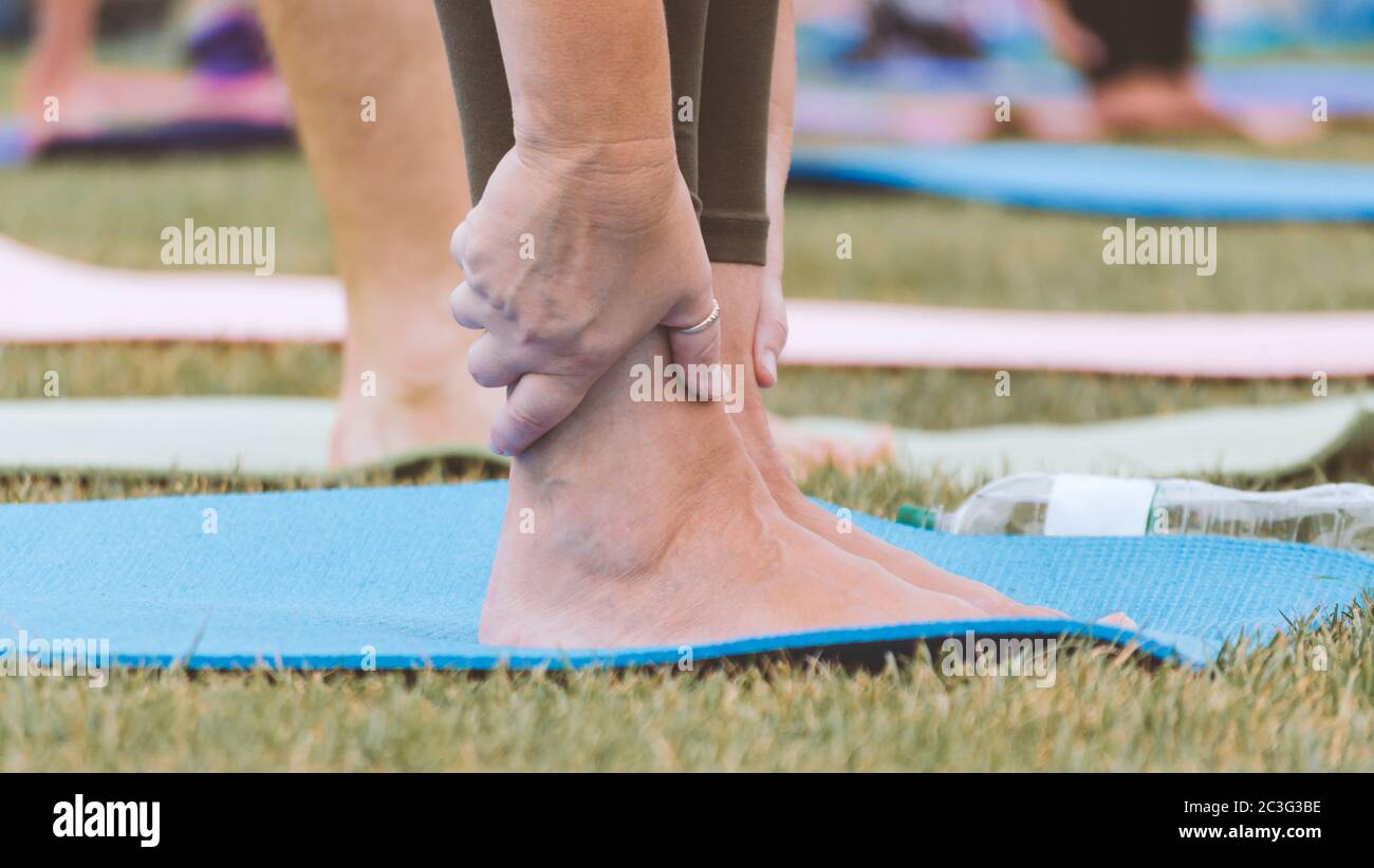 female legs on yoga mat close up Stock Photo - Alamy