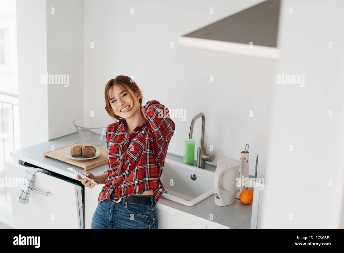 Kitchenette counter hi-res stock photography and images - Alamy