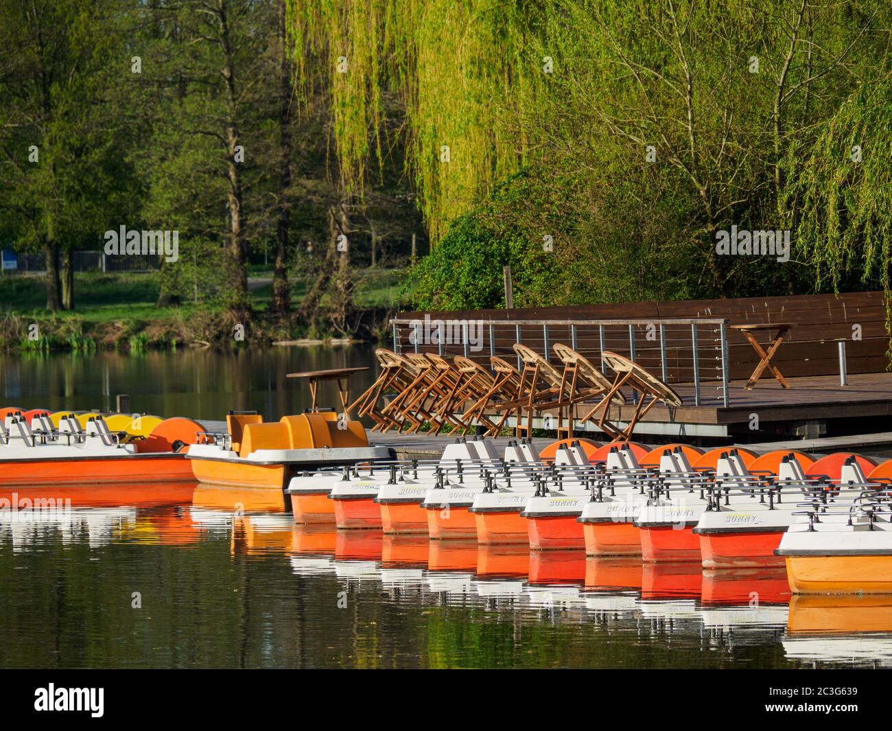 Many boats hi-res stock photography and images - Alamy