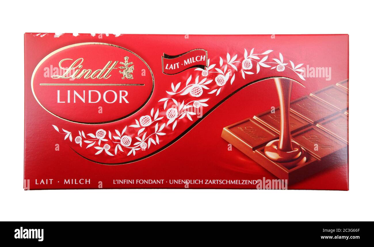 Lindt lindor milk chocolates hi-res stock photography and images - Alamy