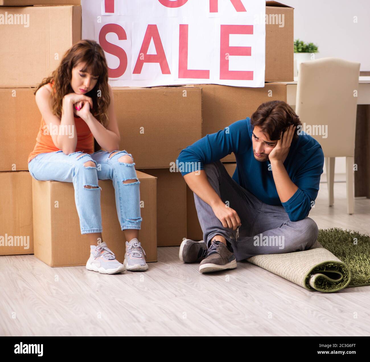 Family moving house upset hi-res stock photography and images - Alamy