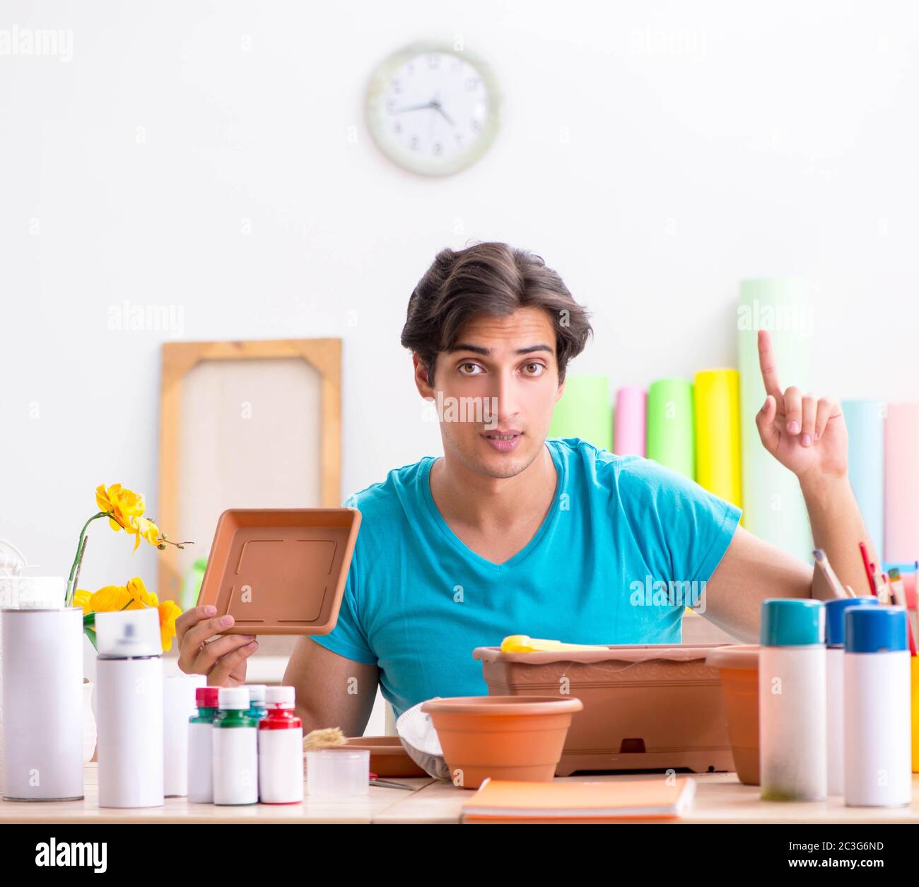 Man decorating pottery hi-res stock photography and images - Alamy
