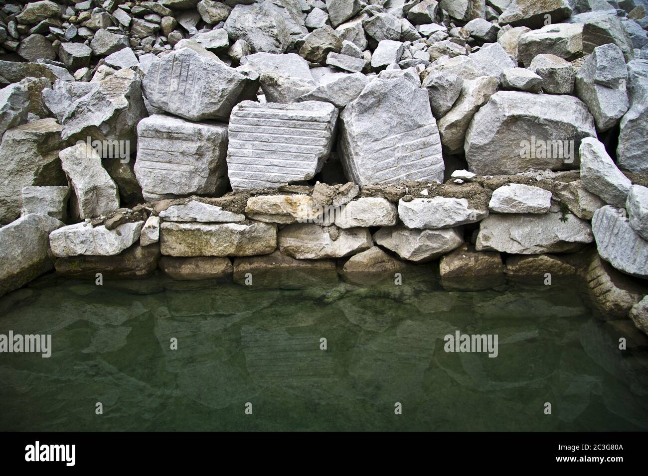 Small rock slide hi-res stock photography and images - Alamy
