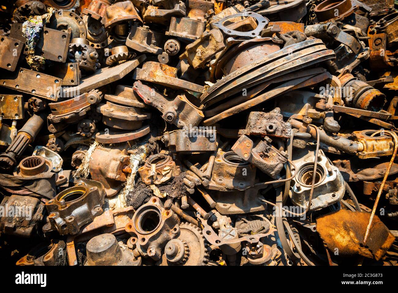 Closeup view of pile of old rusty metal scrap Stock Photo - Alamy
