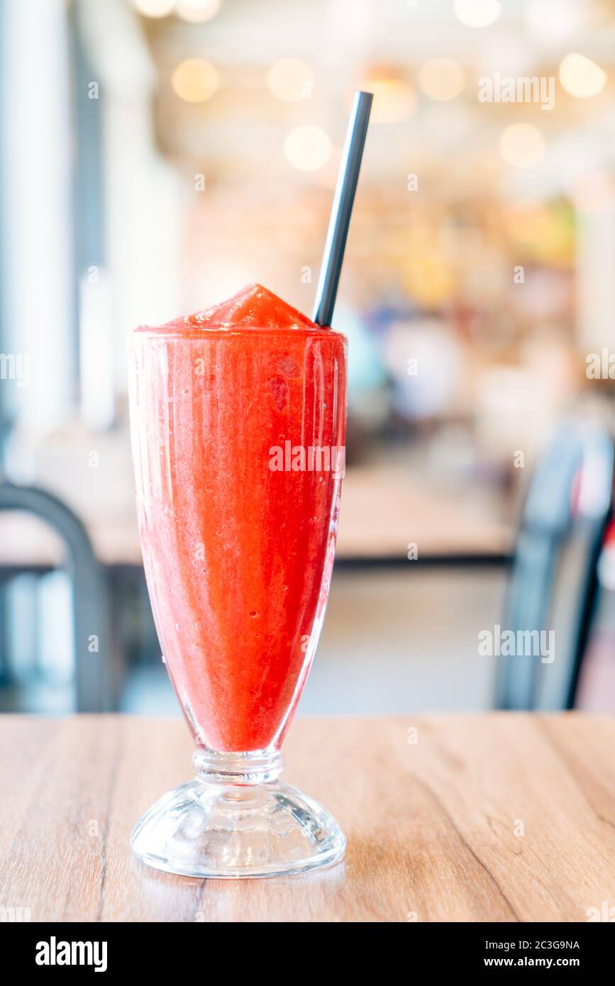 Strawberry sweet fruit hi-res stock photography and images - Alamy