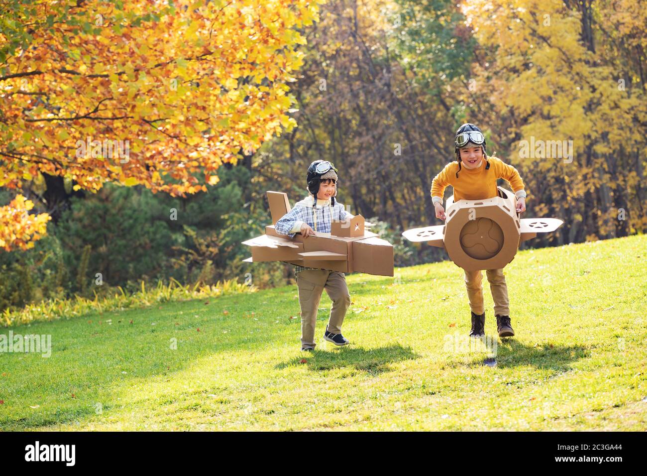 Happy boy play to fly Stock Photo - Alamy