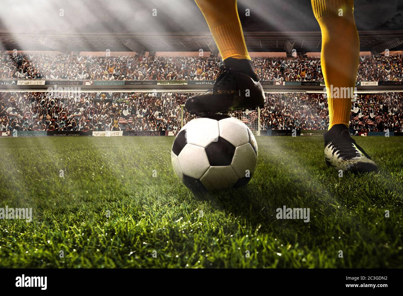 Athletes to play on the pitch Stock Photo - Alamy