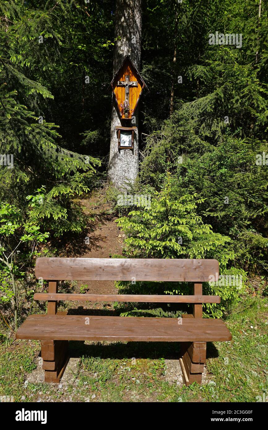 Cross bench hi-res stock photography and images - Alamy