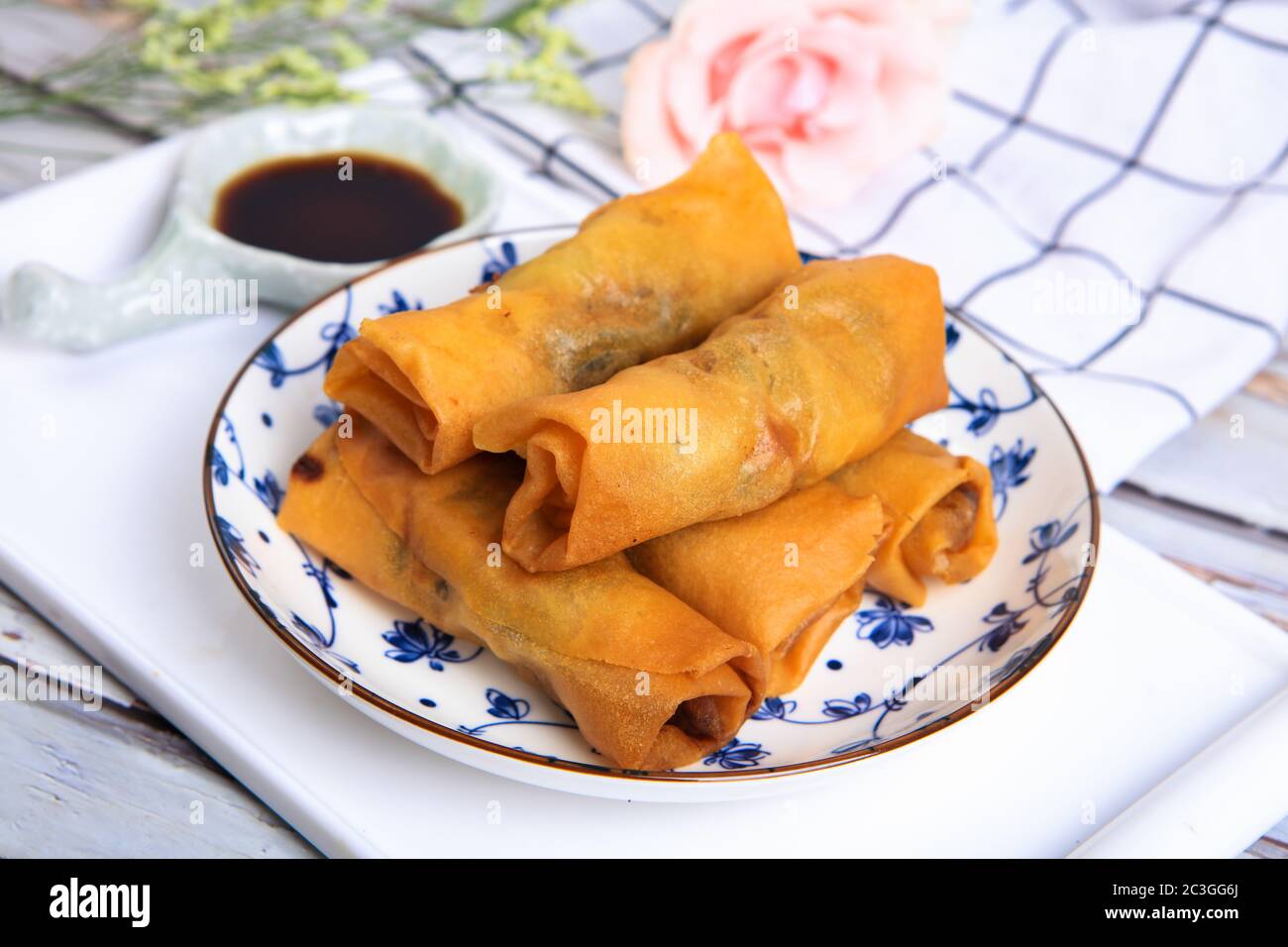 Chinese small spring rolls hi-res stock photography and images - Alamy