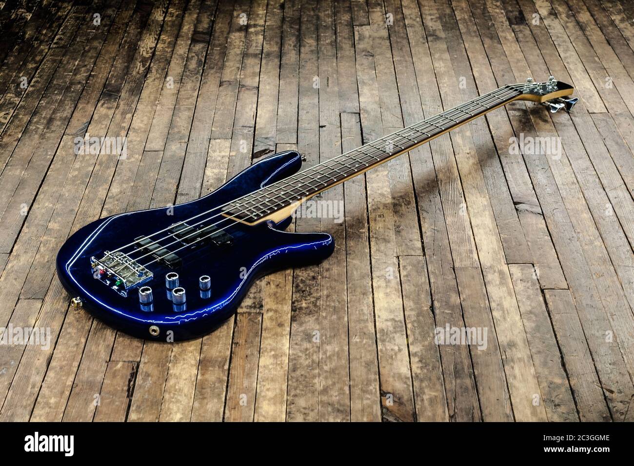 Beautiful bass body hi-res stock photography and images - Alamy