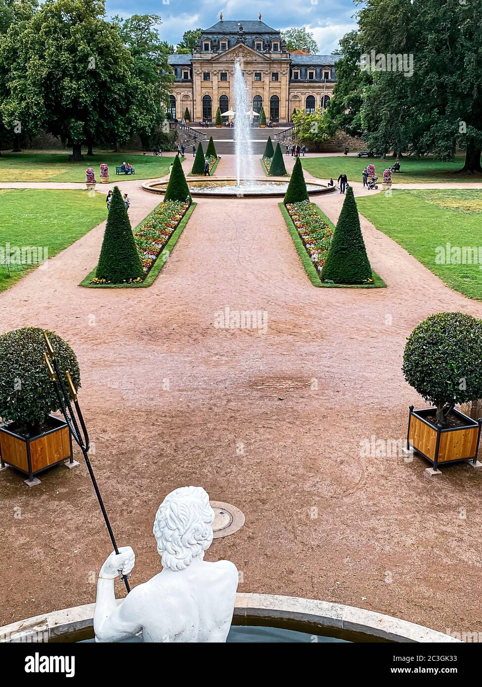 Green oasis in the heart of the city - Palace garden in the baroque ...