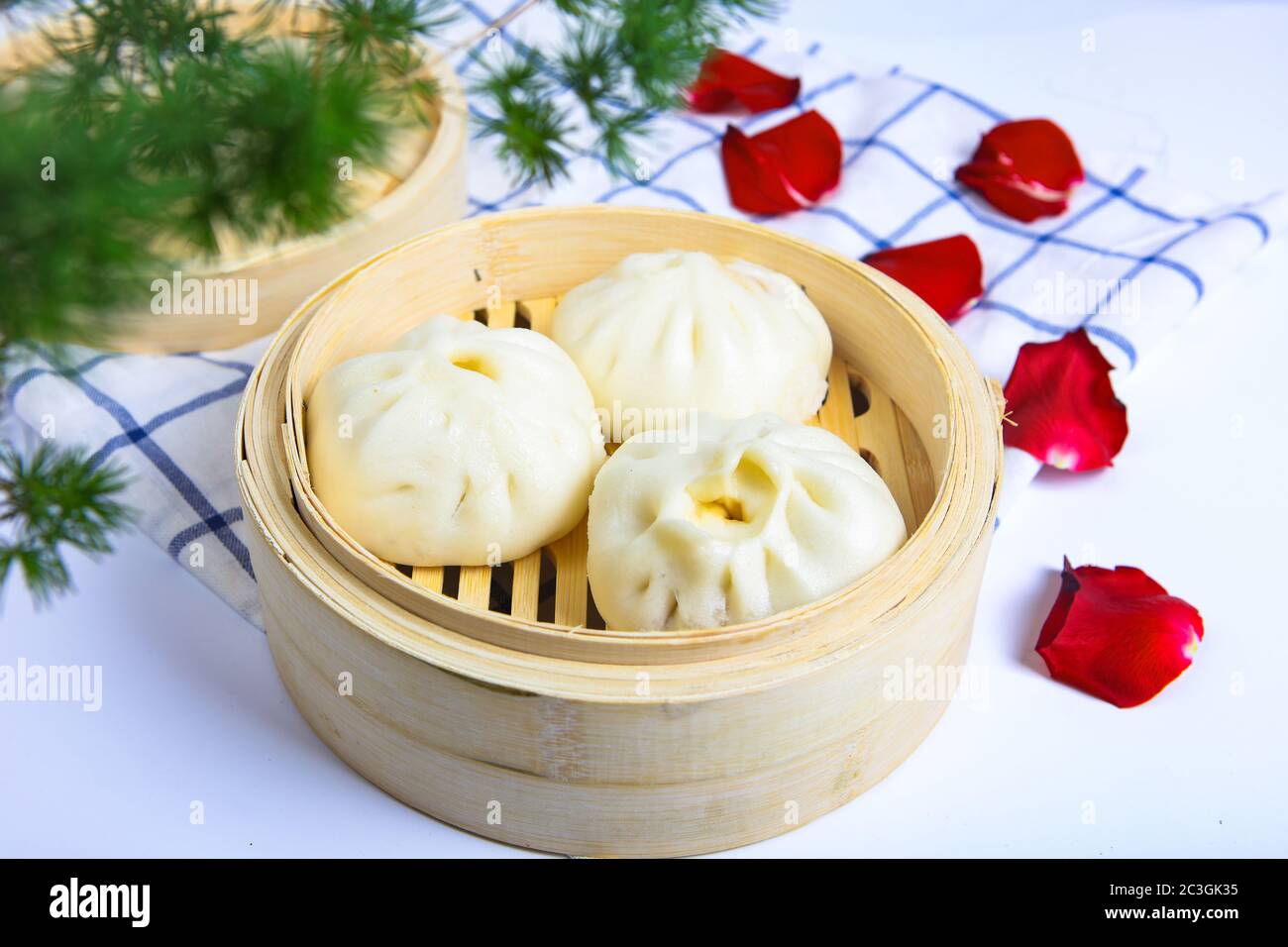 Chinese steamed bun meat hi-res stock photography and images - Alamy