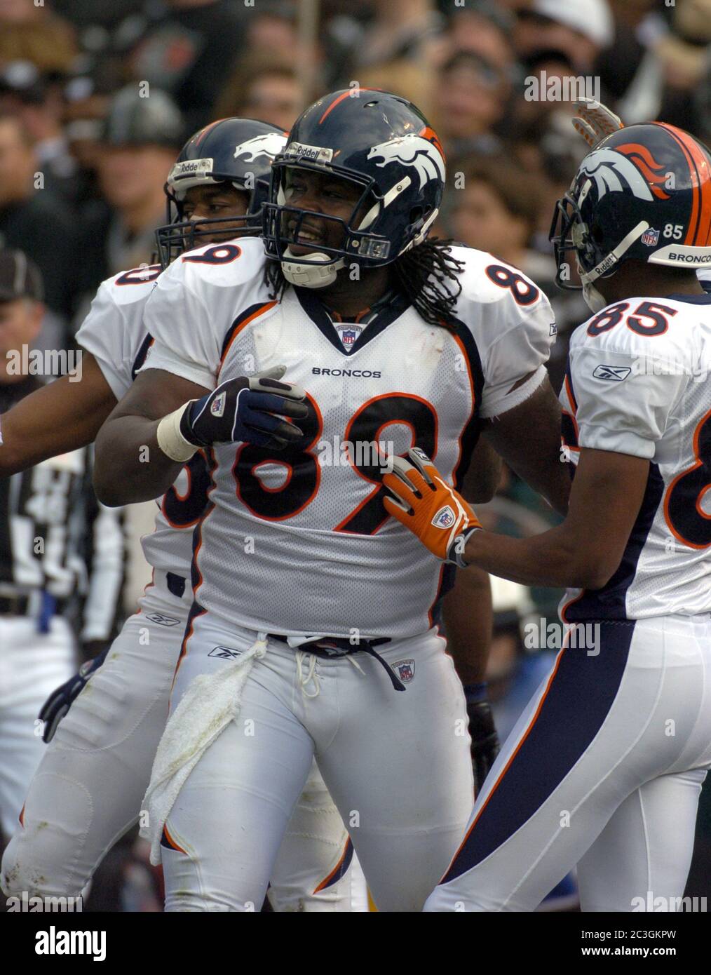 Oakland, United States. 17th Oct, 2004. Denver Broncos tight end Dwayne ...