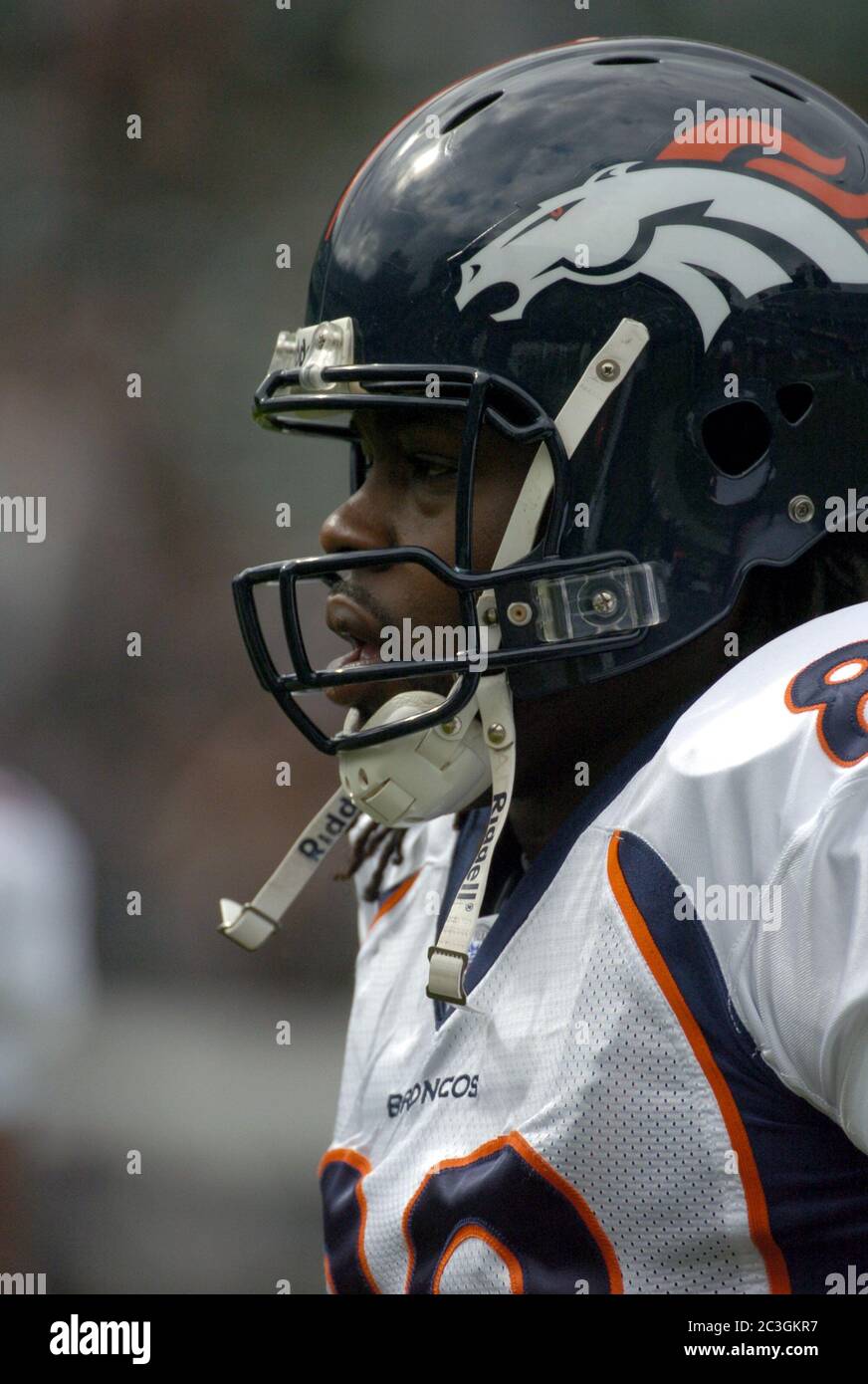 Oakland, United States. 17th Oct, 2004. Denver Broncos tight end Dwayne ...