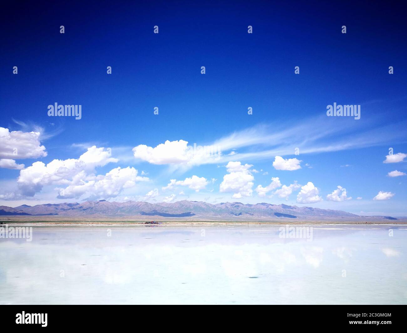 Lake saka hi-res stock photography and images - Alamy