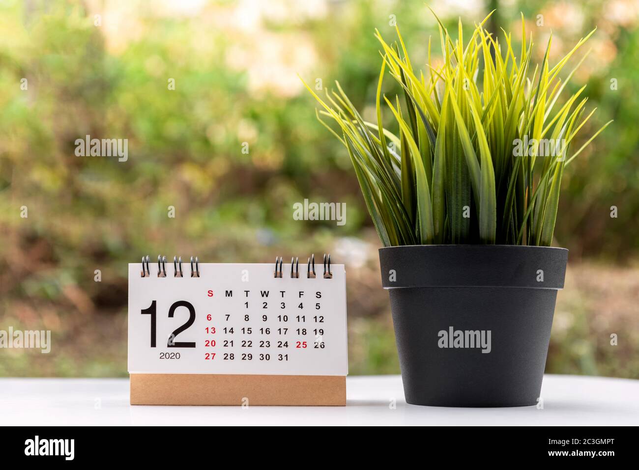 Grey backgrounds hi-res stock photography and images - Alamy