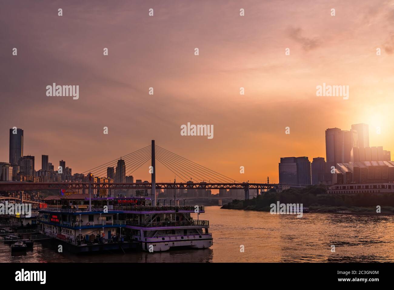 The yangtze river boat docks hi-res stock photography and images - Alamy