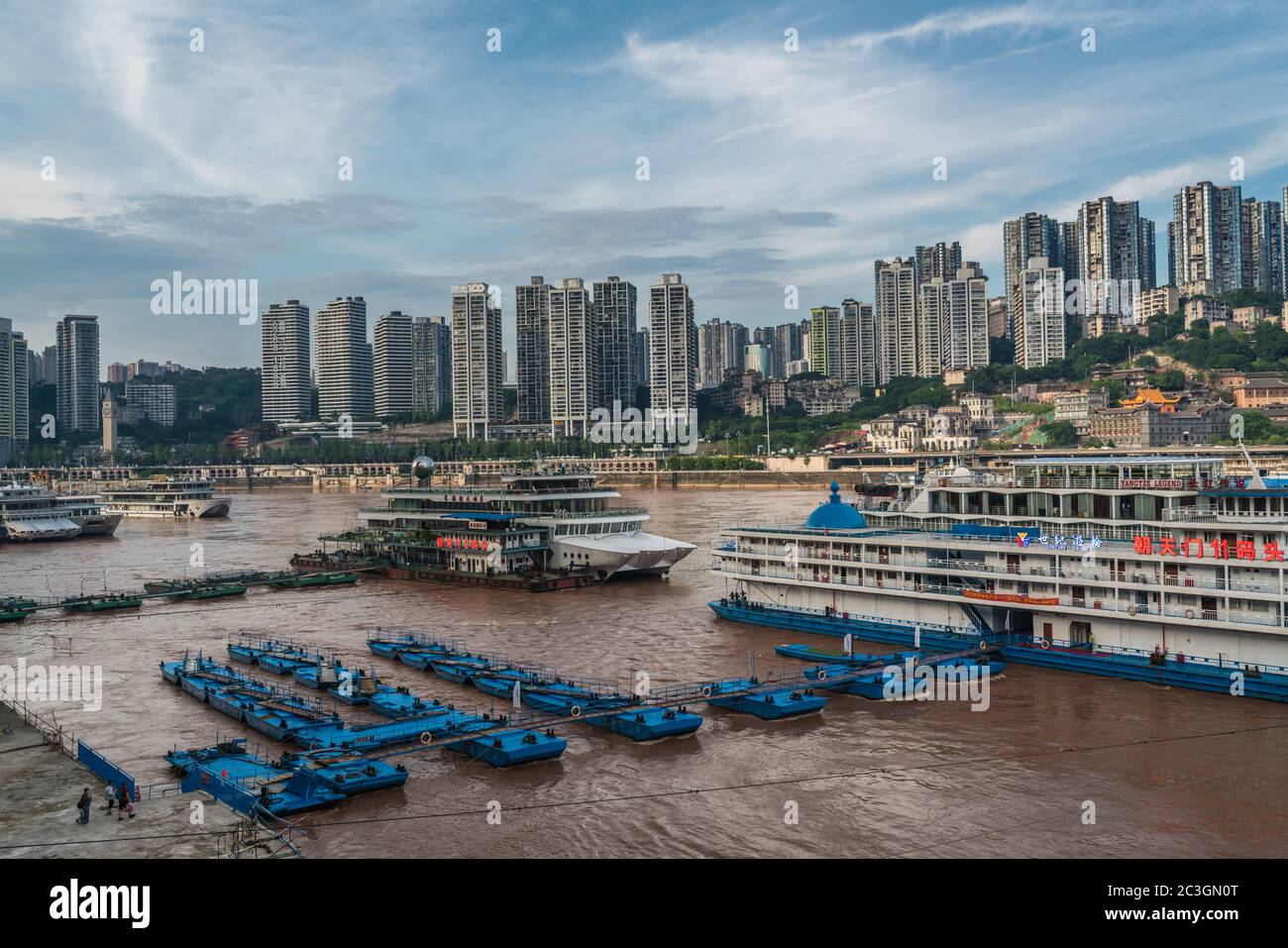 Ships ready to depart from Chongqing wharf Stock Photo - Alamy