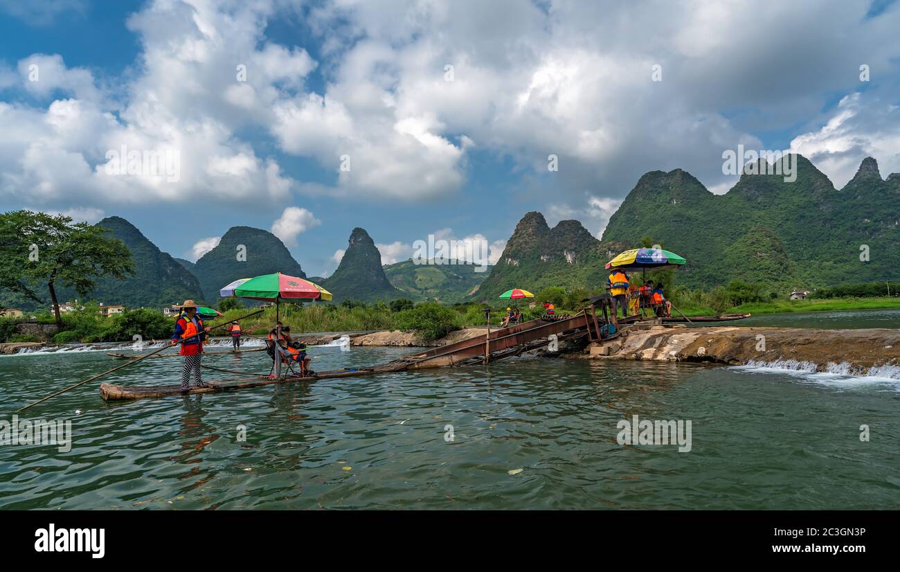 Bamboo raft on Yulong River in Yangshuo Stock Photo - Alamy