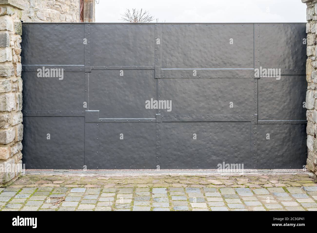 Sliding gate hi-res stock photography and images - Alamy