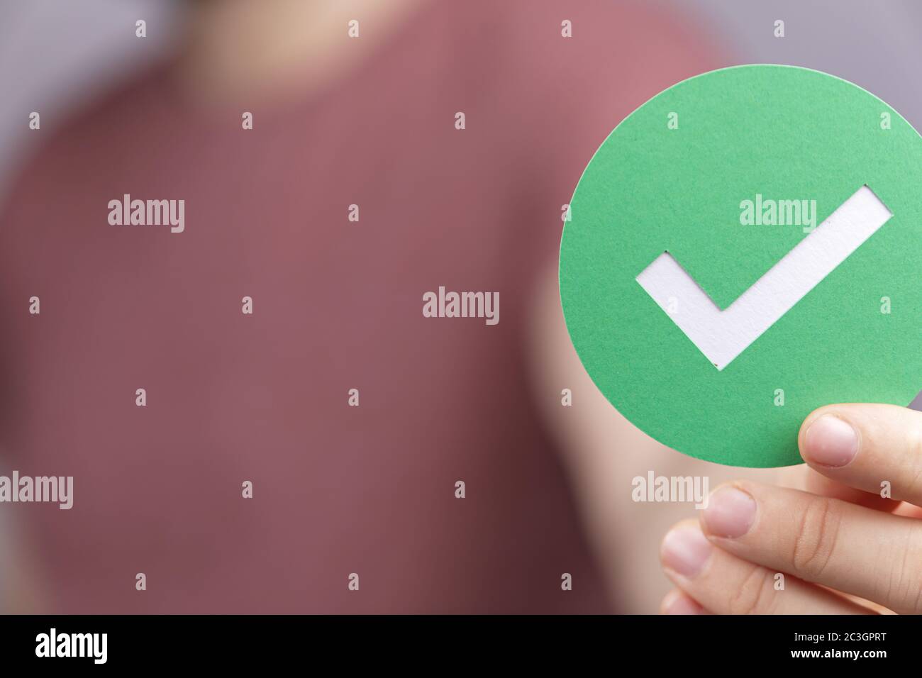 Man holding sign word yes hi-res stock photography and images - Alamy