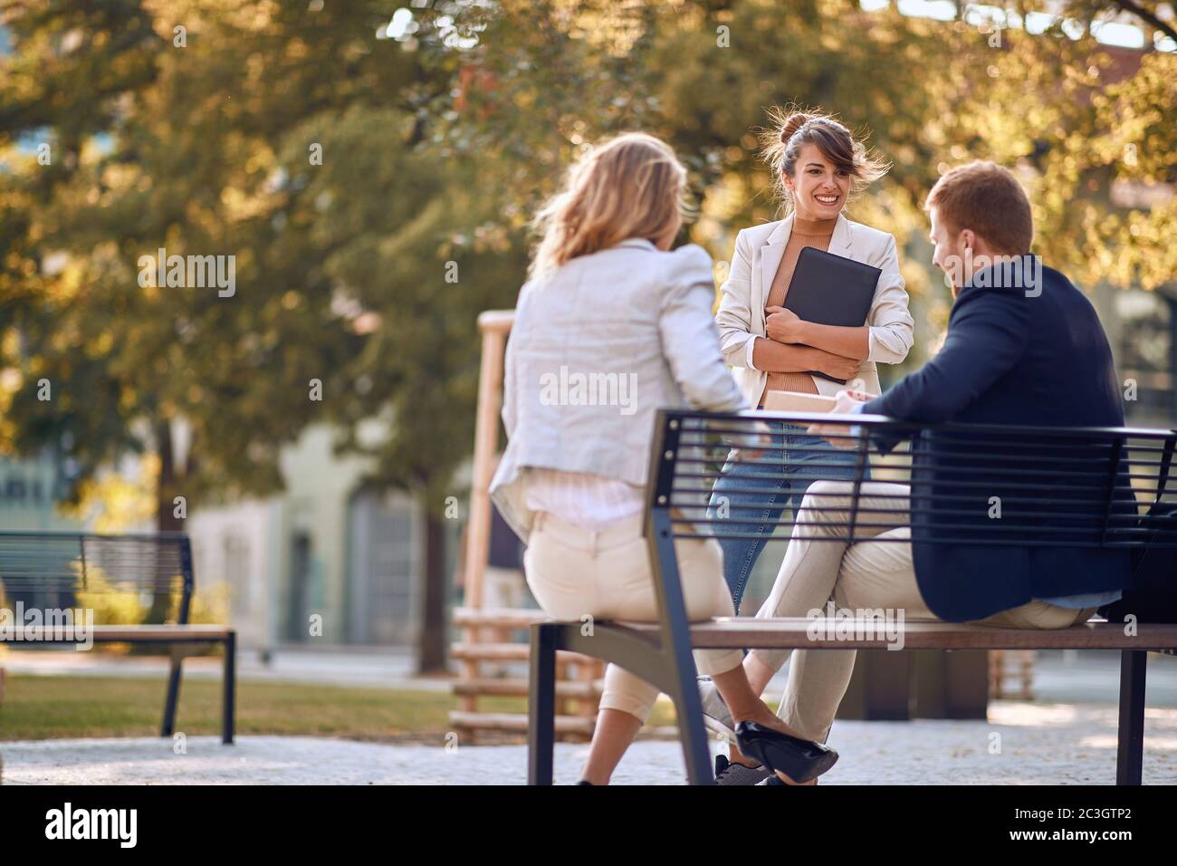 Body language crossed arms hi-res stock photography and images - Alamy