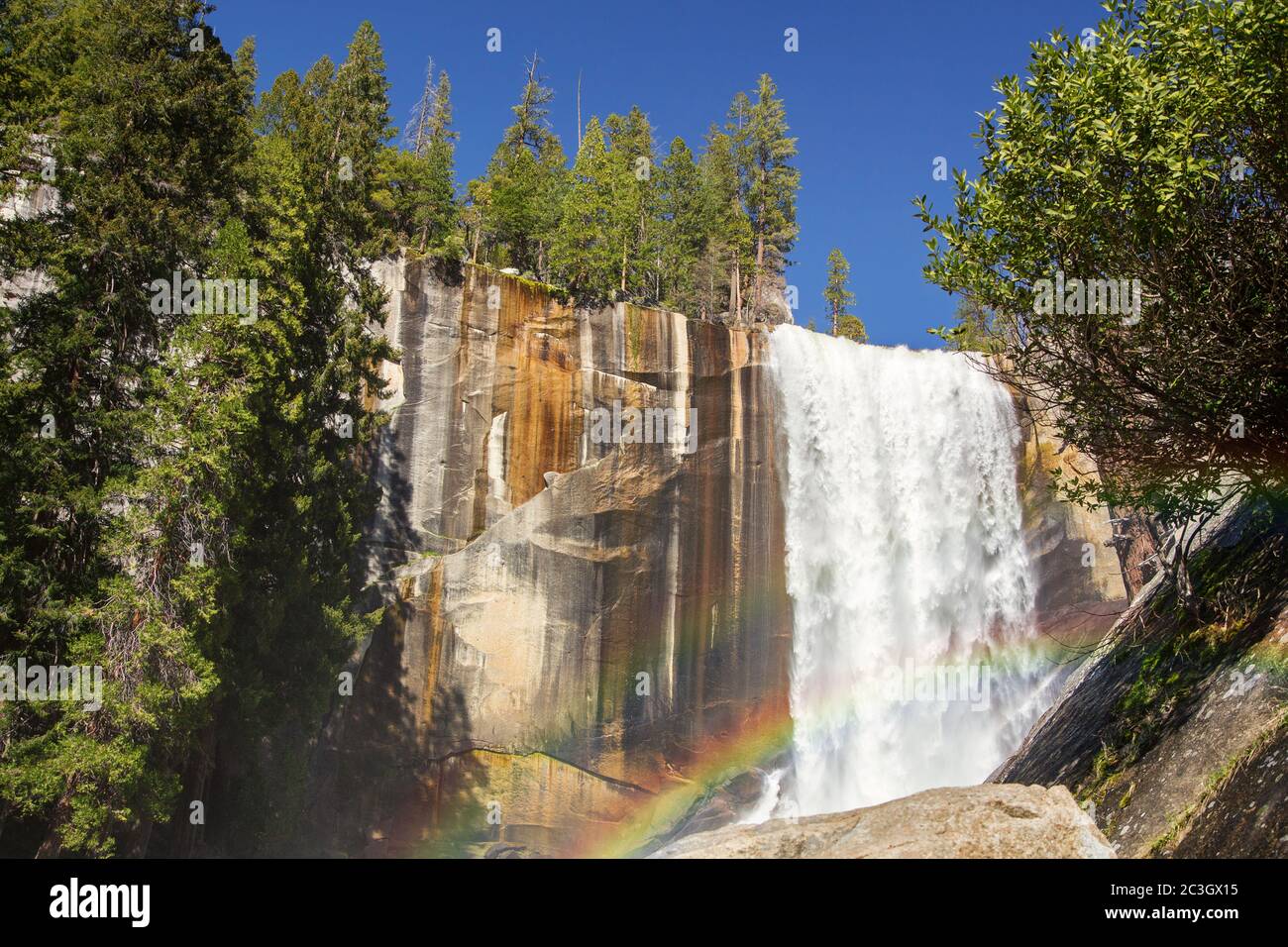 Rainbow waterfalls yosemite national park hi-res stock photography and ...