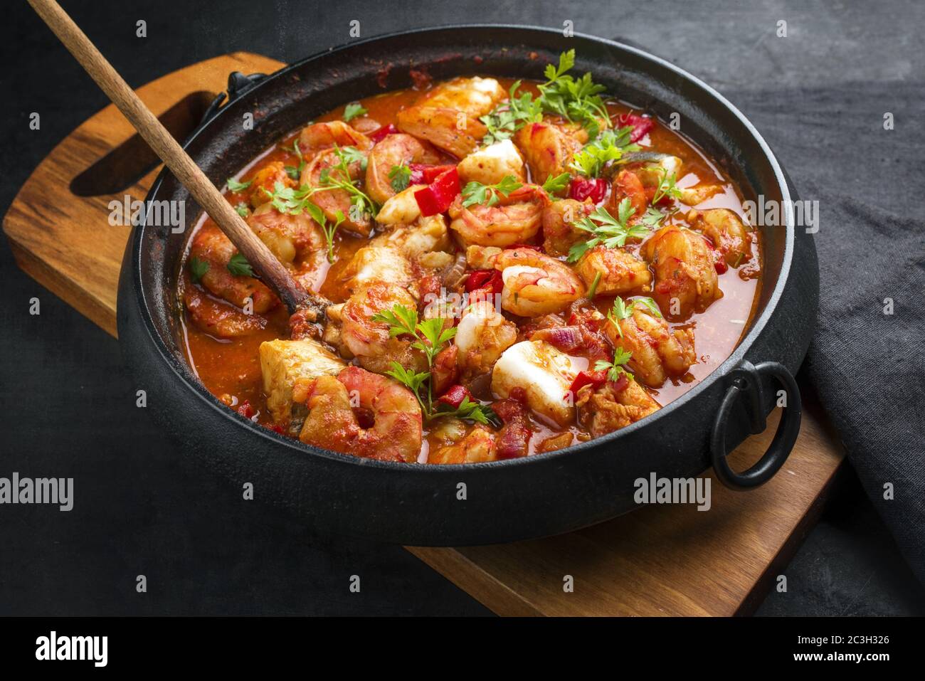 Traditional American fish stew cioppino with prawns Stock Photo - Alamy