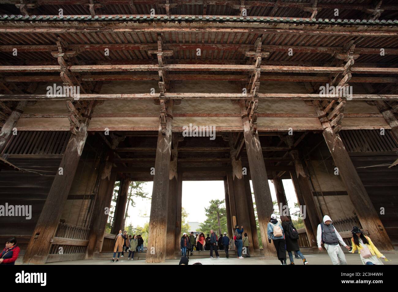 Japanese temple beams hi-res stock photography and images - Alamy