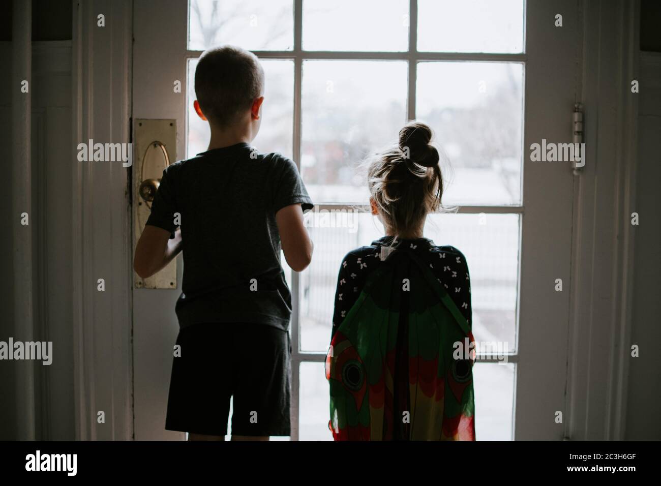A picture of little kids looking out the window Stock Photo - Alamy