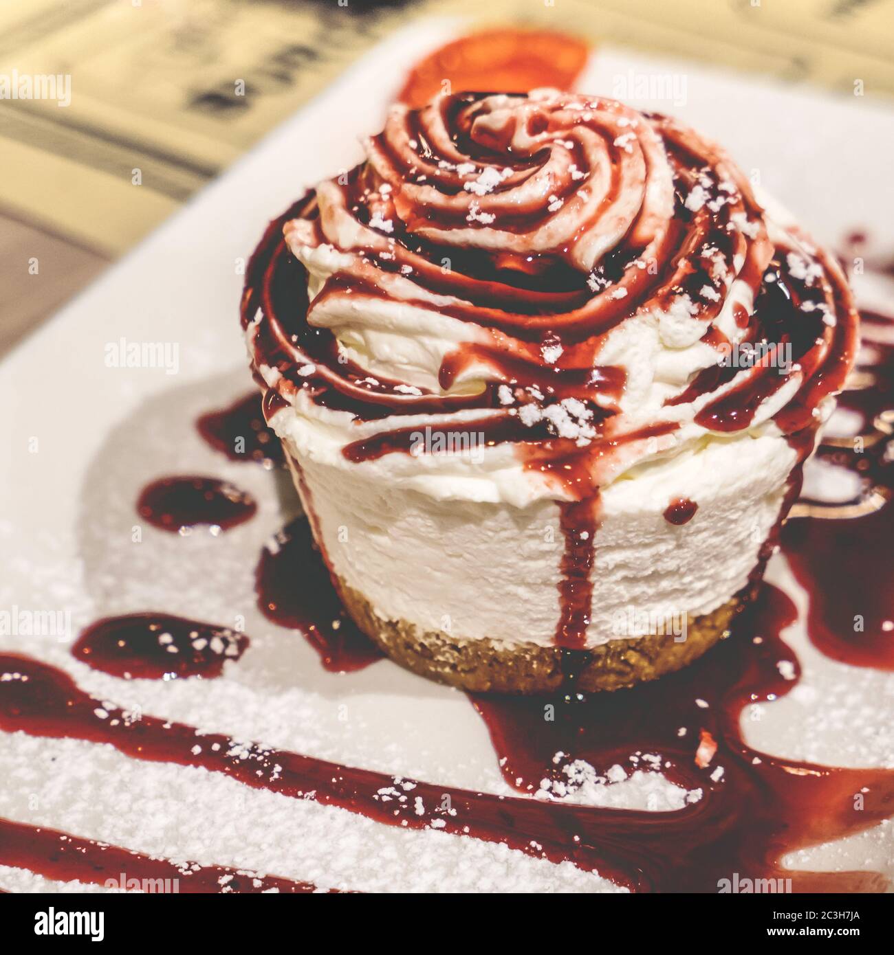 Round cheesecake hi-res stock photography and images - Alamy