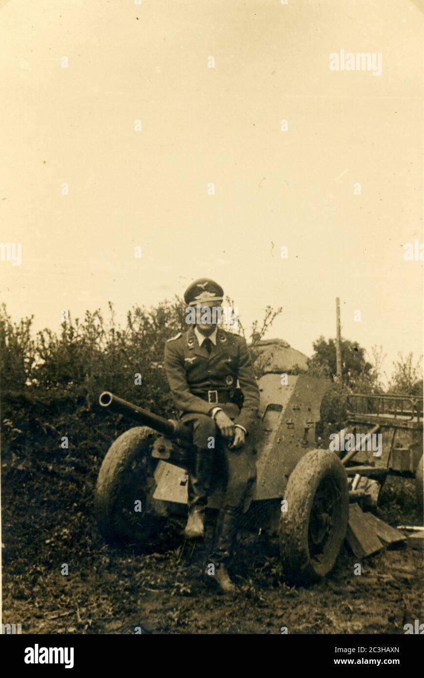 WW2 - German Luftwaffe soldier on PAC-36 anti tank gun, in Kostrzyn ...