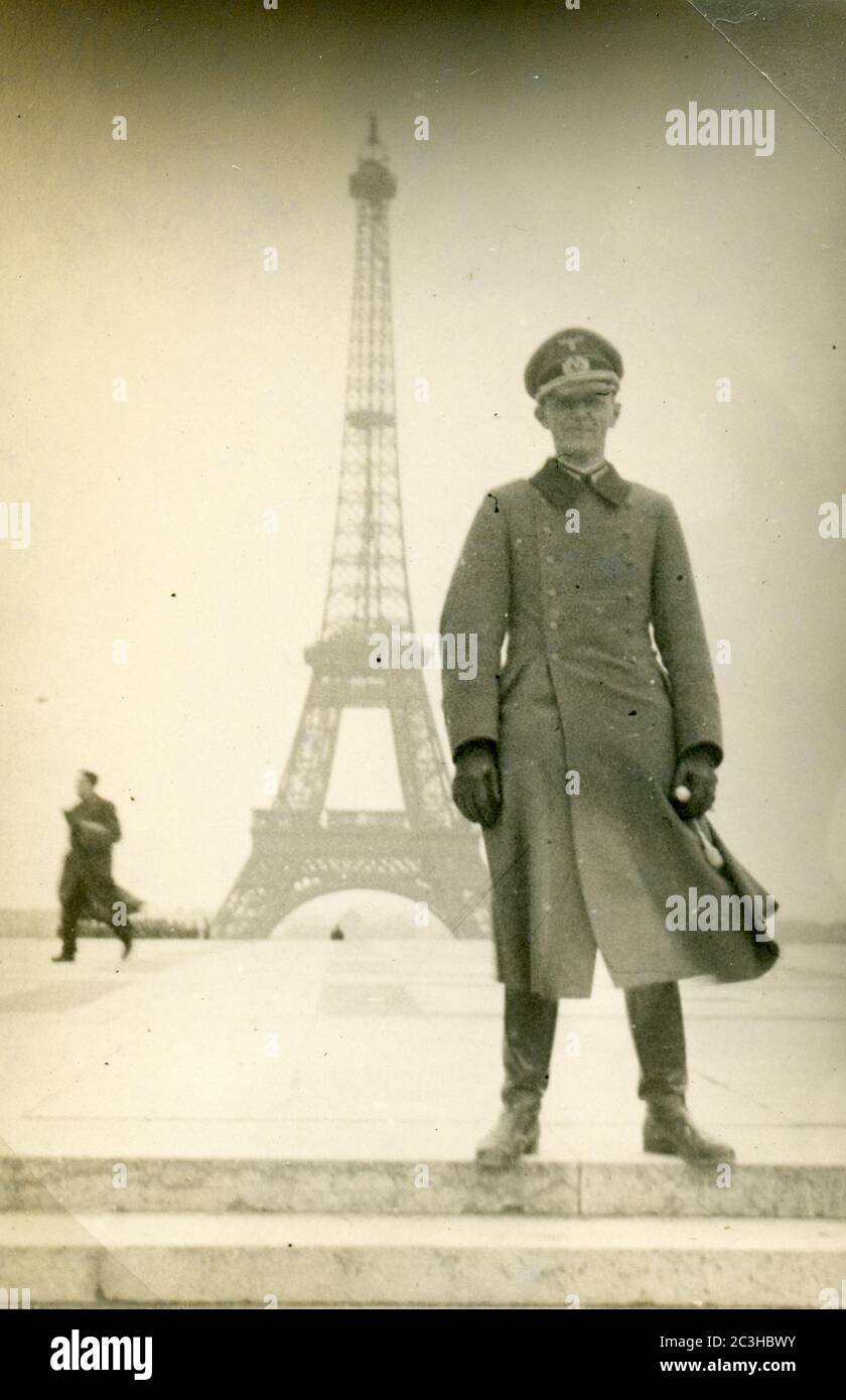 WW2 -WWII German soldier at the Eiffel Tower, Paris, winter 1940 Stock ...
