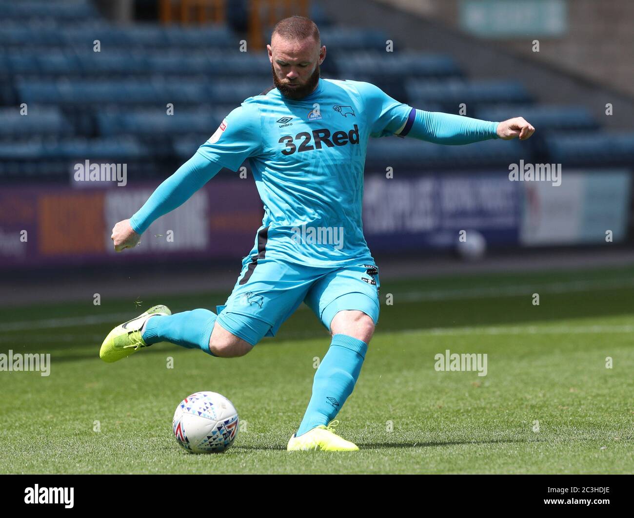 Derby countys wayne rooney prepares hi-res stock photography and images ...