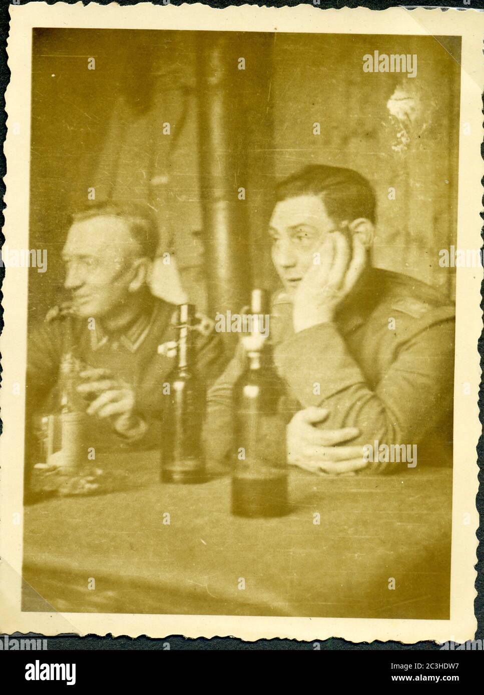 German soldiers drinking ww2 hi-res stock photography and images - Alamy
