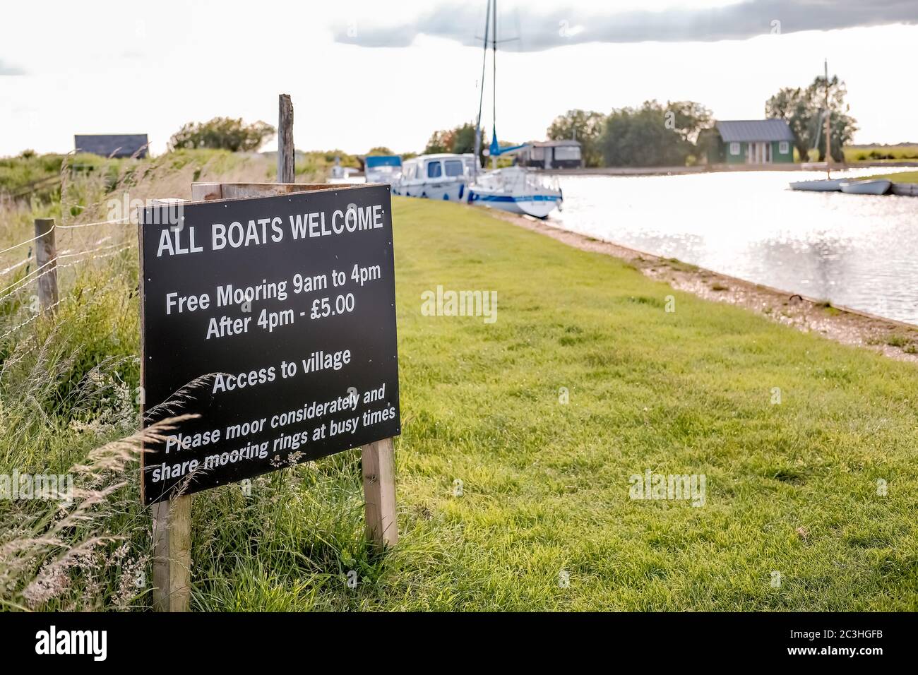 Public mooring sign hi-res stock photography and images - Alamy