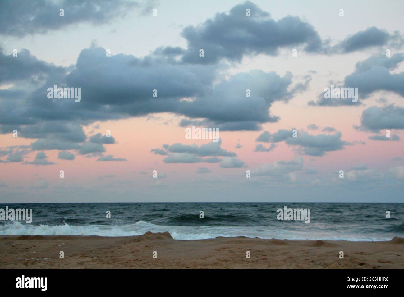 Dotted cloud hi-res stock photography and images - Alamy