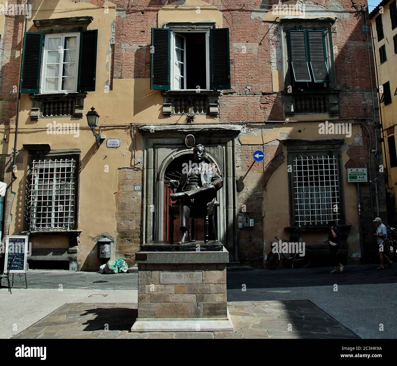Vertical shot of a memorial house of Giacomo Puccini with his statue in ...