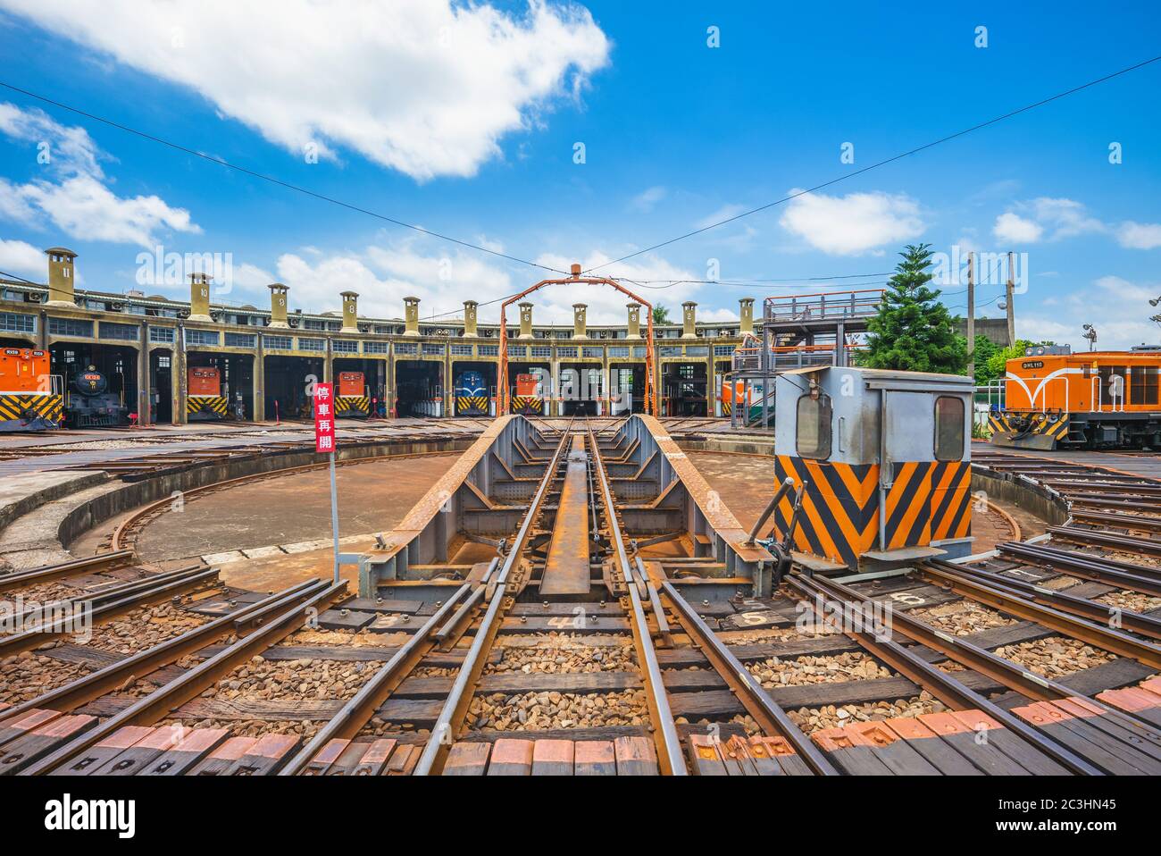Turn table turntable hi-res stock photography and images - Alamy