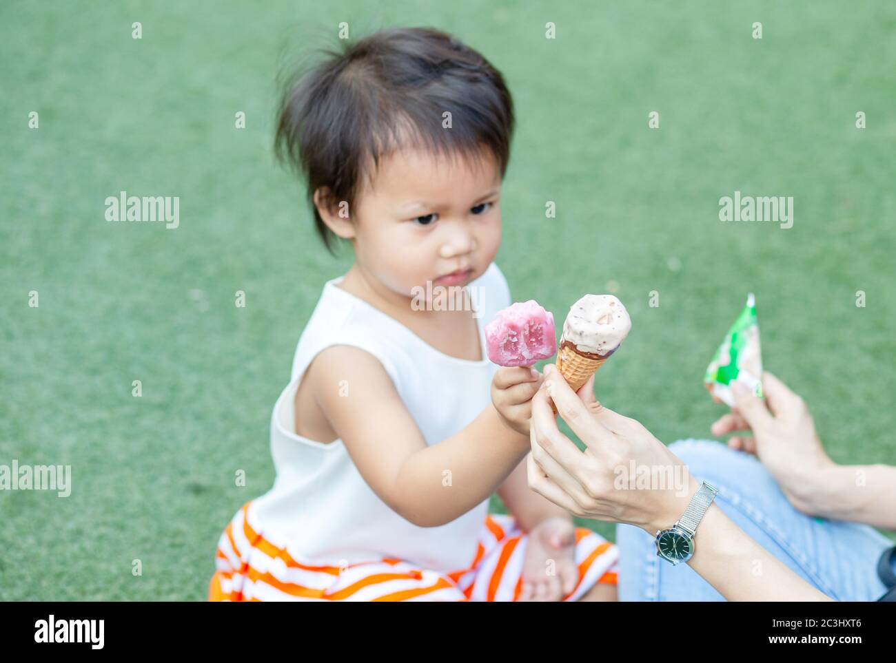 Child wipe face asia hi-res stock photography and images - Alamy