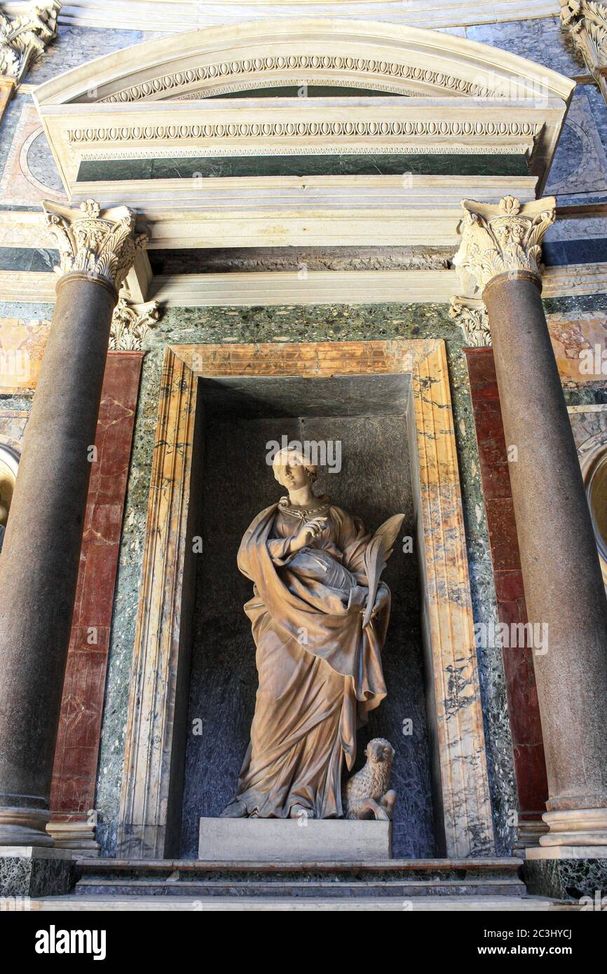 Beautiful statue in rome hi-res stock photography and images - Alamy