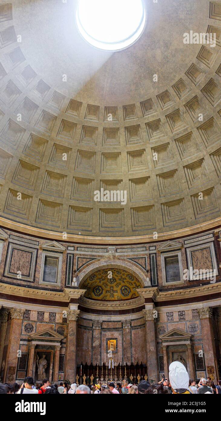 Beautiful pantheon dome interior hi-res stock photography and images ...
