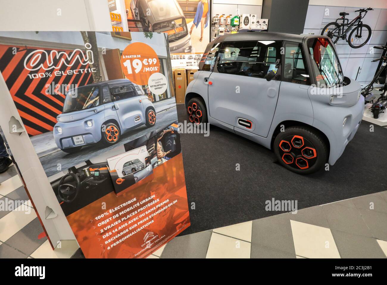 French electric car hi-res stock photography and images - Alamy